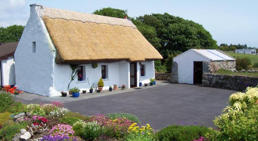 Self-Catering at An Caladh Gearr Thatched Cottage | Holiday Cottages in ...